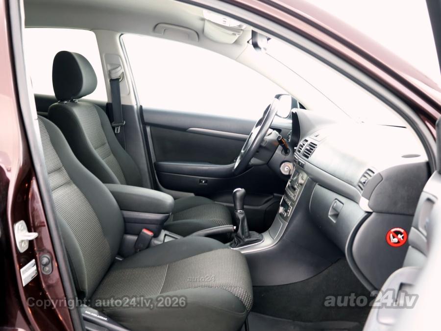 Sarkans Toyota Avensis 2007 Tallina, ar dzinēja tilpumu 1.80 L un nobraukumu 249 tūkst. km par 2299 €, foto 7 vietnē AUTOMOTO.COM.LV