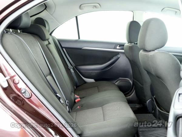 Sarkans Toyota Avensis 2007 Tallina, ar dzinēja tilpumu 1.80 L un nobraukumu 249 tūkst. km par 2299 €, foto 7 vietnē AUTOMOTO.COM.LV