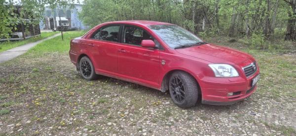Красный Тойота Авенсис 2004 в Резекне, объемом двигателя 2.00 л и пробегом 310 тыс. км за 2050 €, фото 2 на AUTOMOTO.COM.LV