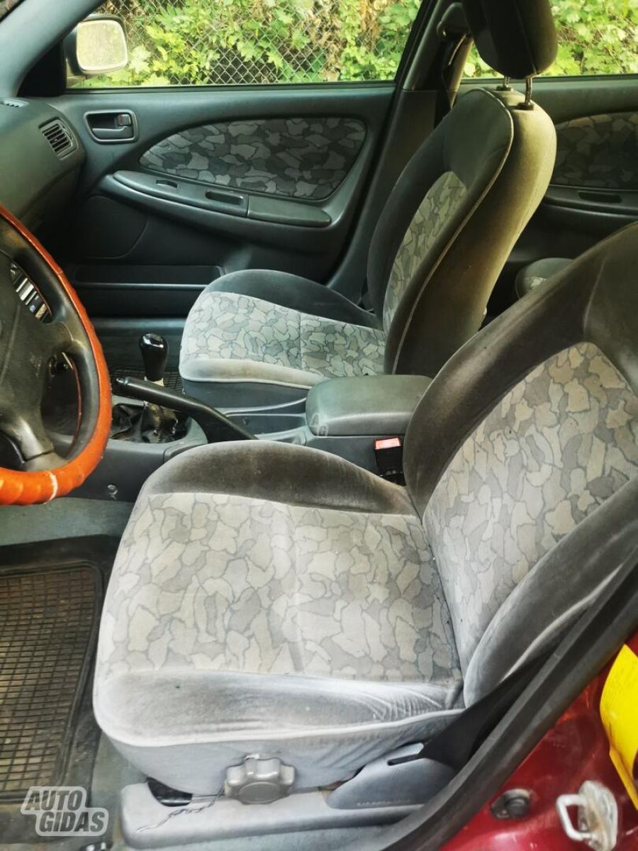 Sarkans Toyota Avensis 2005 Kauņa, ar dzinēja tilpumu 1.80 L un nobraukumu 317 tūkst. km par 1100 €, foto 9 vietnē AUTOMOTO.COM.LV