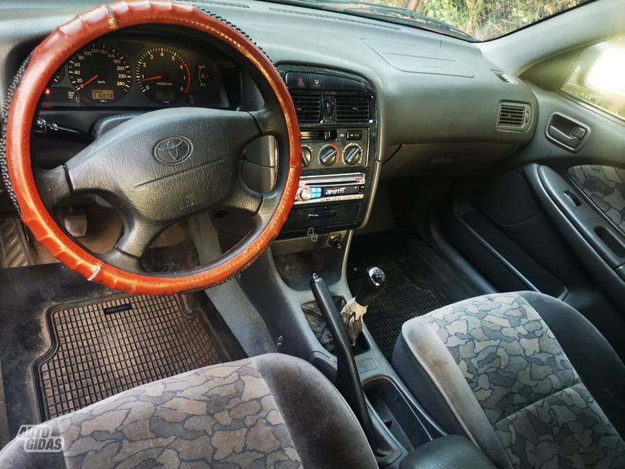 Sarkans Toyota Avensis 2005 Kauņa, ar dzinēja tilpumu 1.80 L un nobraukumu 317 tūkst. km par 1100 €, foto 10 vietnē AUTOMOTO.COM.LV