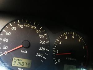 Sarkans Toyota Avensis 2005 Kauņa, ar dzinēja tilpumu 1.80 L un nobraukumu 317 tūkst. km par 1100 €, foto 11 vietnē AUTOMOTO.COM.LV