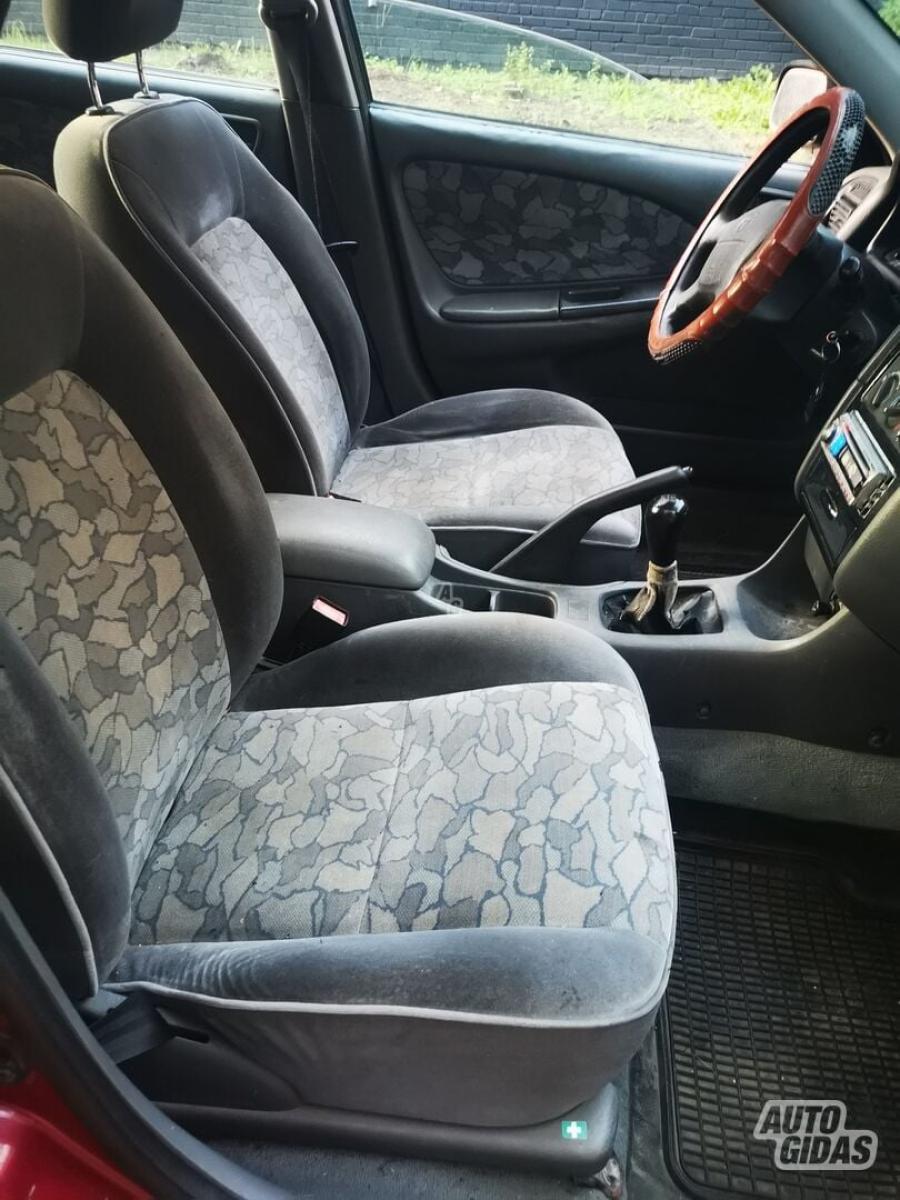 Sarkans Toyota Avensis 2005 Kauņa, ar dzinēja tilpumu 1.80 L un nobraukumu 317 tūkst. km par 1100 €, foto 16 vietnē AUTOMOTO.COM.LV