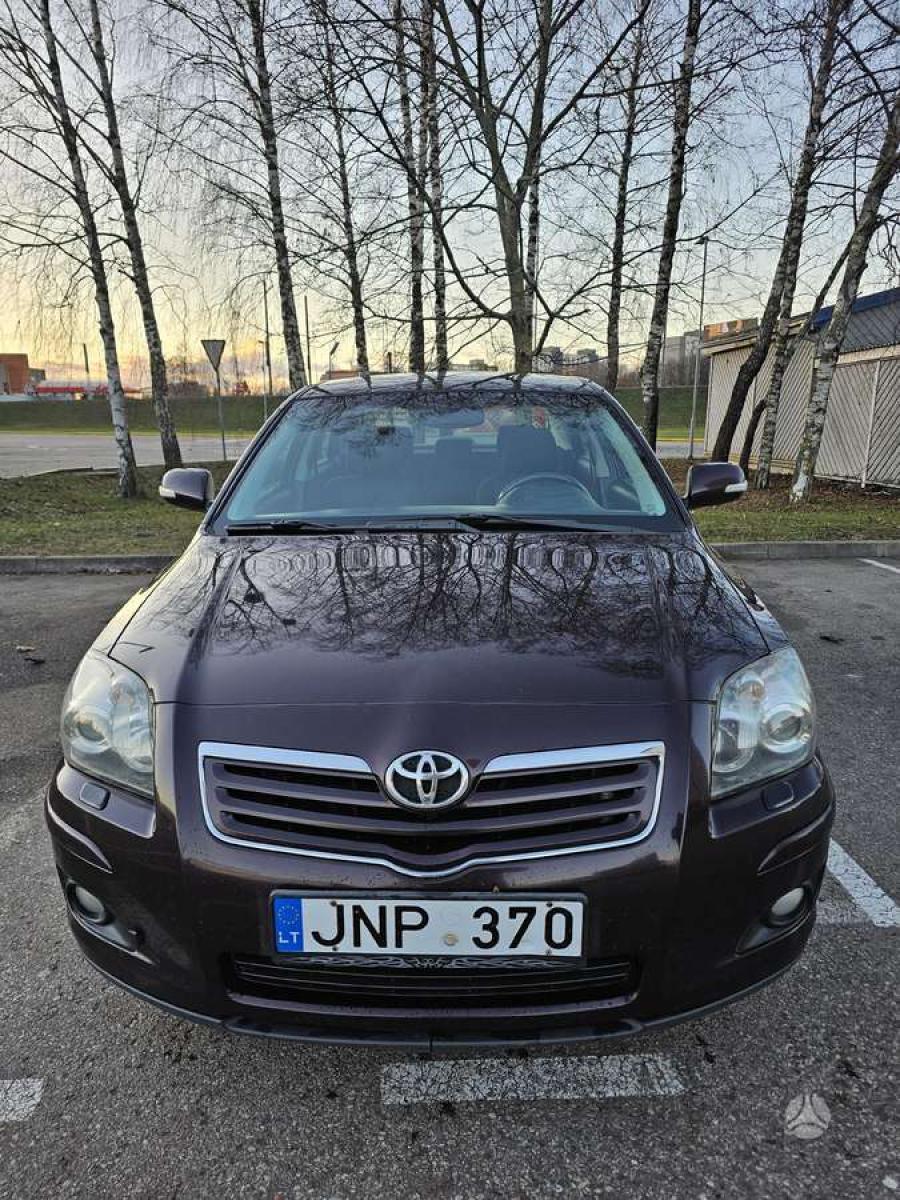 Red Toyota Avensis 2006 in Kaunas, with an engine capacity of 1.99 L and mileage of 392 thousand km for 1800 €, photo 1 on AUTOMOTO.COM.LV