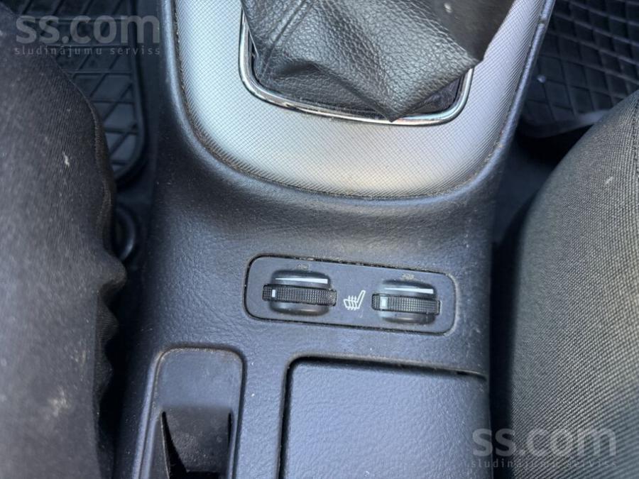 Sarkans Toyota Avensis 2006 Rīga, ar dzinēja tilpumu 2.00 L un nobraukumu 178 tūkst. km par 1850 €, foto 16 vietnē AUTOMOTO.COM.LV