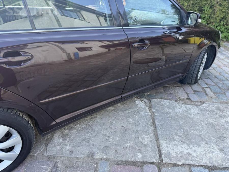 Sarkans Toyota Avensis 2006 Rīga, ar dzinēja tilpumu 2.00 L un nobraukumu 178 tūkst. km par 1850 €, foto 21 vietnē AUTOMOTO.COM.LV