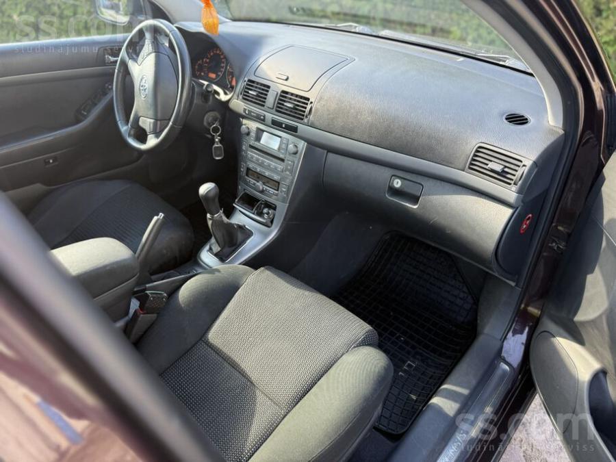 Sarkans Toyota Avensis 2006 Rīga, ar dzinēja tilpumu 2.00 L un nobraukumu 178 tūkst. km par 1850 €, foto 24 vietnē AUTOMOTO.COM.LV