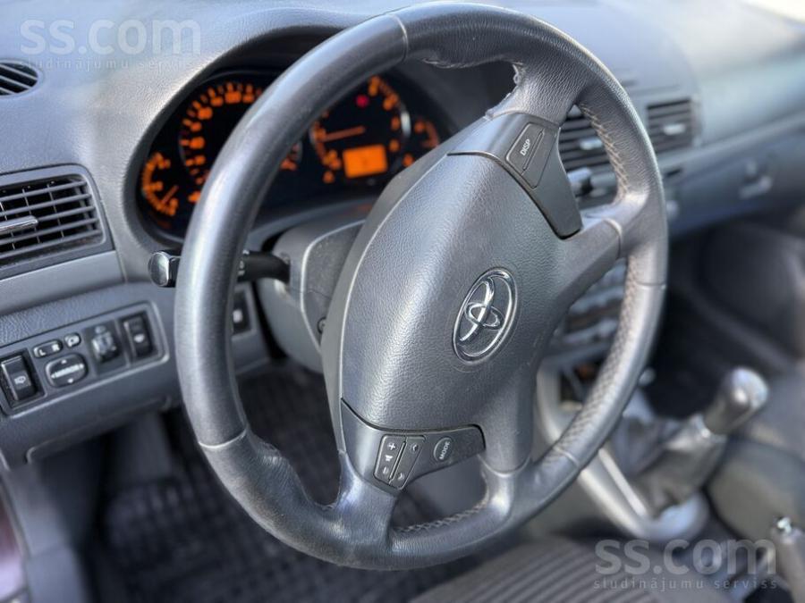 Sarkans Toyota Avensis 2006 Rīga, ar dzinēja tilpumu 2.00 L un nobraukumu 178 tūkst. km par 1850 €, foto 31 vietnē AUTOMOTO.COM.LV