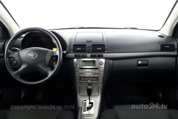 Sarkans Toyota Avensis 2006 Tallina, ar dzinēja tilpumu 1.80 L un nobraukumu 164 tūkst. km par 3499 €, foto 5 vietnē AUTOMOTO.COM.LV