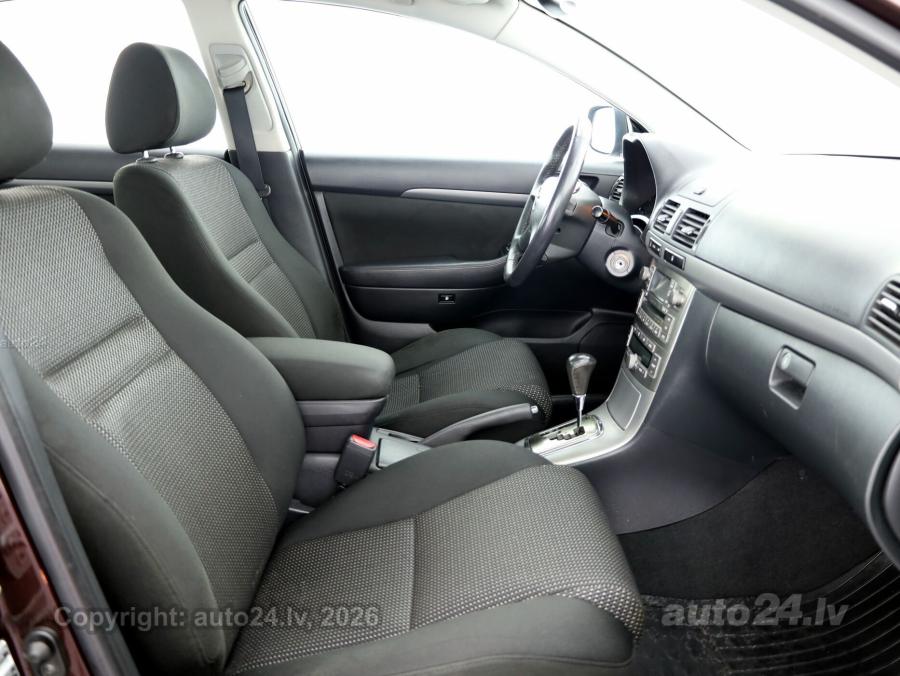 Красный Тойота Авенсис 2006 в Таллин, объемом двигателя 1.80 л и пробегом 164 тыс. км за 3499 €, фото 7 на AUTOMOTO.COM.LV