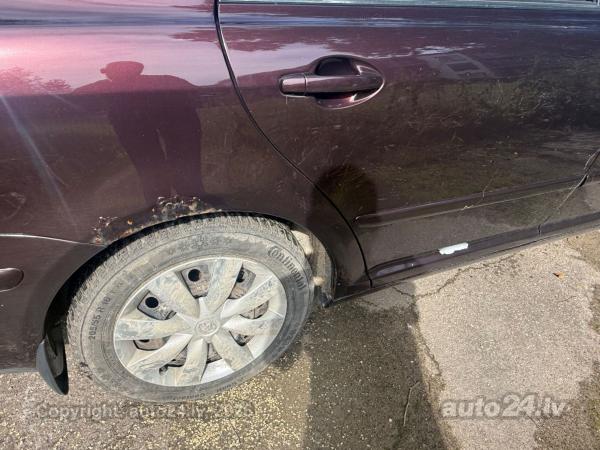 Красный Тойота Авенсис 2007 в Таллин, объемом двигателя 2.00 л и пробегом 220 тыс. км за 900 €, фото 4 на AUTOMOTO.COM.LV