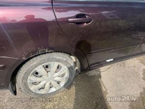 Красный Тойота Авенсис 2007 в Таллин, объемом двигателя 2.00 л и пробегом 220 тыс. км за 900 €, фото 5 на AUTOMOTO.COM.LV