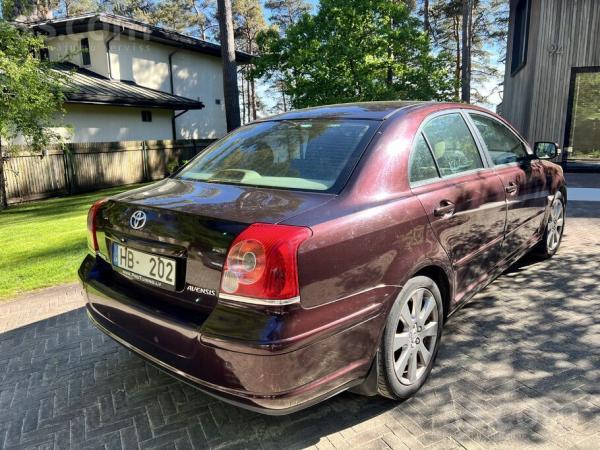 Red Toyota Avensis 2008 in Riga, with an engine capacity of 2.40 L and mileage of 273 thousand km for 2600 €, photo 4 on AUTOMOTO.COM.LV