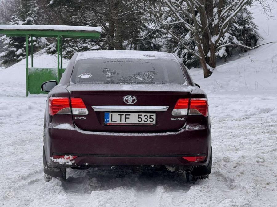Red Toyota Avensis 2012 in Vilnius, with an engine capacity of 1.99 L and mileage of 210 thousand km for 5750 €, photo 5 on AUTOMOTO.COM.LV