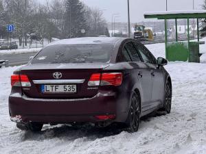 Red Toyota Avensis 2012 in Vilnius, with an engine capacity of 1.99 L and mileage of 210 thousand km for 5750 €, photo 6 on AUTOMOTO.COM.LV