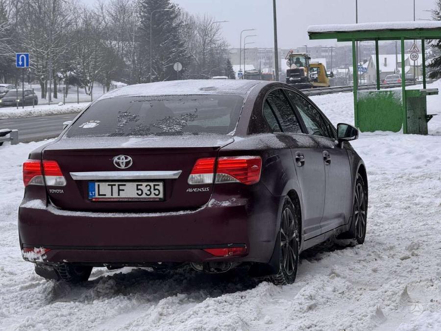 Red Toyota Avensis 2012 in Vilnius, with an engine capacity of 1.99 L and mileage of 210 thousand km for 5750 €, photo 6 on AUTOMOTO.COM.LV