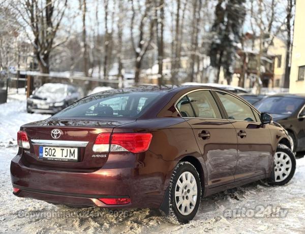 Красный Тойота Авенсис 2012 в Тарту, объемом двигателя 1.80 л и пробегом 255 тыс. км за 6000 €, фото 2 на AUTOMOTO.COM.LV