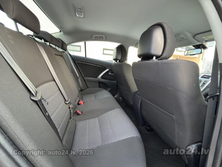 Sarkans Toyota Avensis 2012 Tartu, ar dzinēja tilpumu 1.80 L un nobraukumu 255 tūkst. km par 6000 €, foto 7 vietnē AUTOMOTO.COM.LV