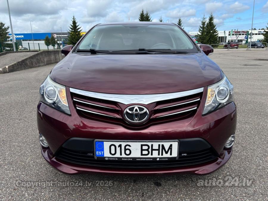 Красный Тойота Авенсис 2012 в Пайде, объемом двигателя 1.80 л и пробегом 148 тыс. км за 6690 €, фото 3 на AUTOMOTO.COM.LV