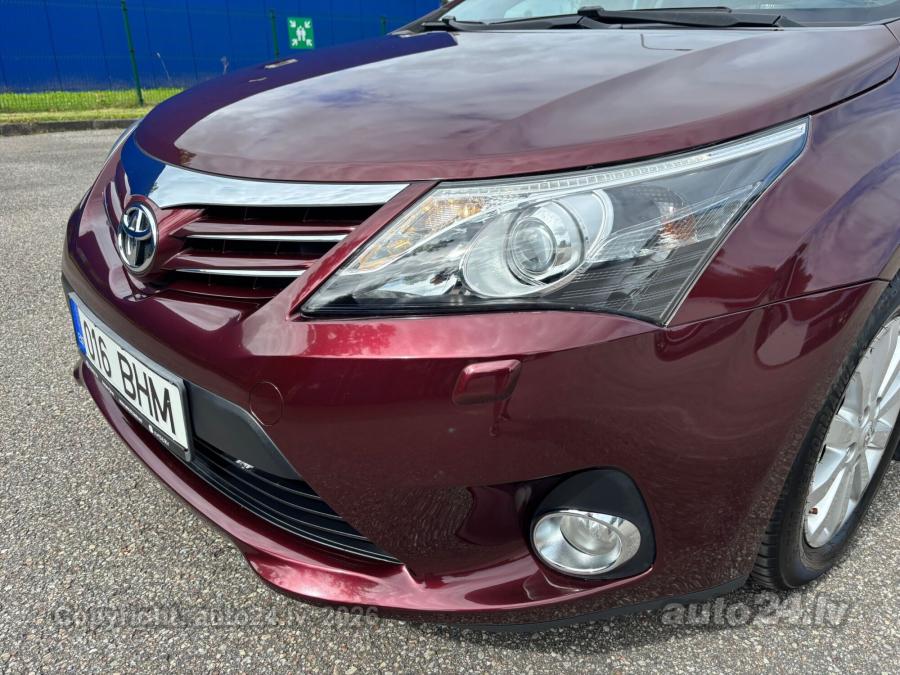 Красный Тойота Авенсис 2012 в Пайде, объемом двигателя 1.80 л и пробегом 148 тыс. км за 6690 €, фото 8 на AUTOMOTO.COM.LV