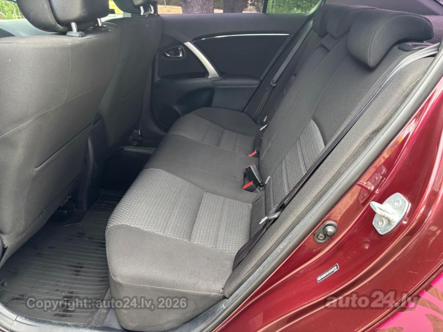 Красный Тойота Авенсис 2012 в Пайде, объемом двигателя 1.80 л и пробегом 148 тыс. км за 6690 €, фото 15 на AUTOMOTO.COM.LV