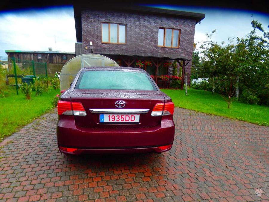Красный Тойота Авенсис 2012 в Каунас, объемом двигателя 1.80 л и пробегом 200 тыс. км за 5300 €, фото 5 на AUTOMOTO.COM.LV
