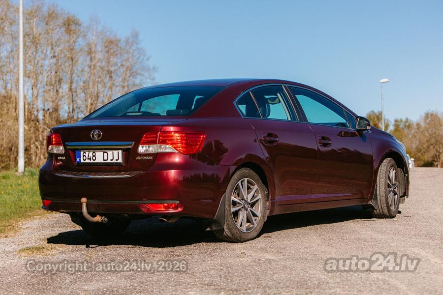 Красный Тойота Авенсис 2013 в Таллин, объемом двигателя 2.00 л и пробегом 270 тыс. км за 6000 €, фото 3 на AUTOMOTO.COM.LV