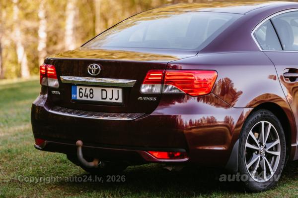 Red Toyota Avensis 2013 in Tallinn, with an engine capacity of 2.00 L and mileage of 270 thousand km for 6000 €, photo 3 on AUTOMOTO.COM.LV