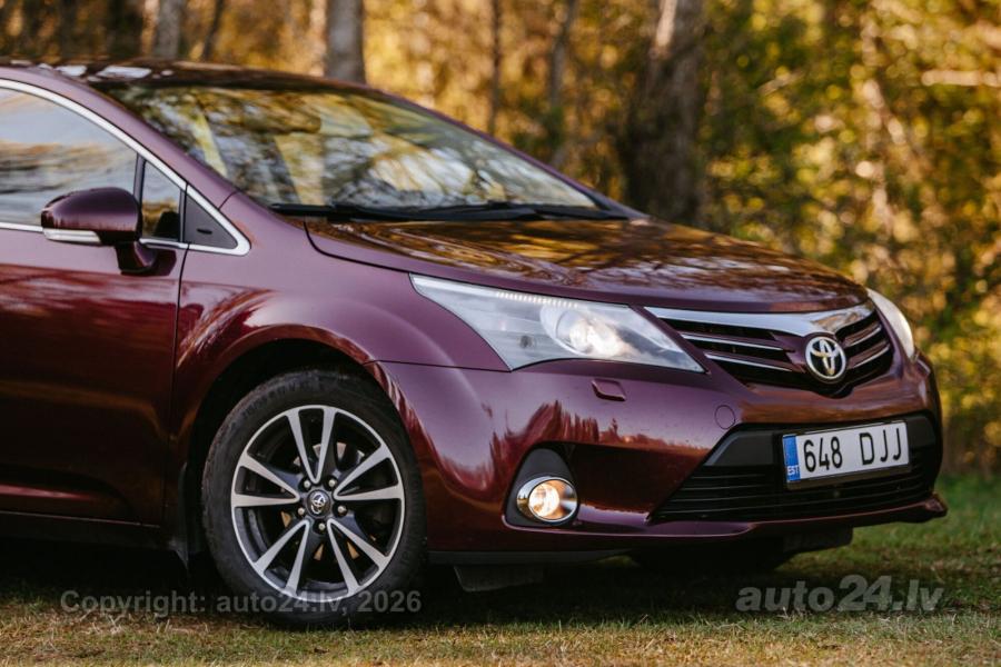 Красный Тойота Авенсис 2013 в Таллин, объемом двигателя 2.00 л и пробегом 270 тыс. км за 6000 €, фото 9 на AUTOMOTO.COM.LV