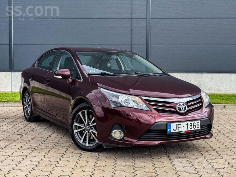 Red Toyota Avensis 2013 in Riga, with an engine capacity of 2.20 L and mileage of 314 thousand km for 5490 €, photo 4 on AUTOMOTO.COM.LV