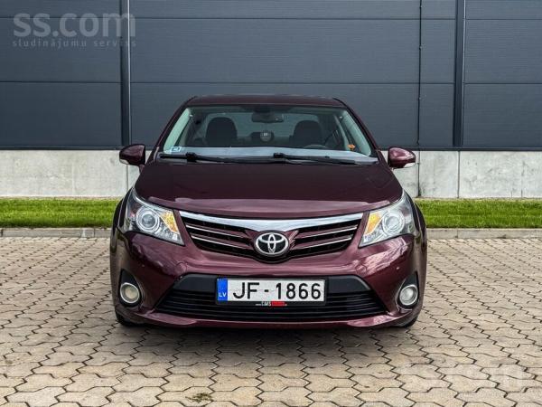 Красный Тойота Авенсис 2013 в Рига, объемом двигателя 2.20 л и пробегом 314 тыс. км за 5490 €, фото 2 на AUTOMOTO.COM.LV