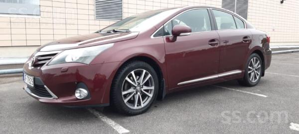 Красный Тойота Авенсис 2013 в Рига, объемом двигателя 1.80 л и пробегом 137 тыс. км за 6500 €, фото 3 на AUTOMOTO.COM.LV