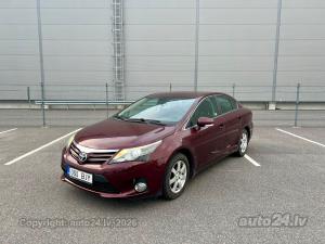 Sarkans Toyota Avensis 2013 Tallina, ar dzinēja tilpumu 1.80 L un nobraukumu 223 tūkst. km par 7200 €, foto  vietnē AUTOMOTO.COM.LV