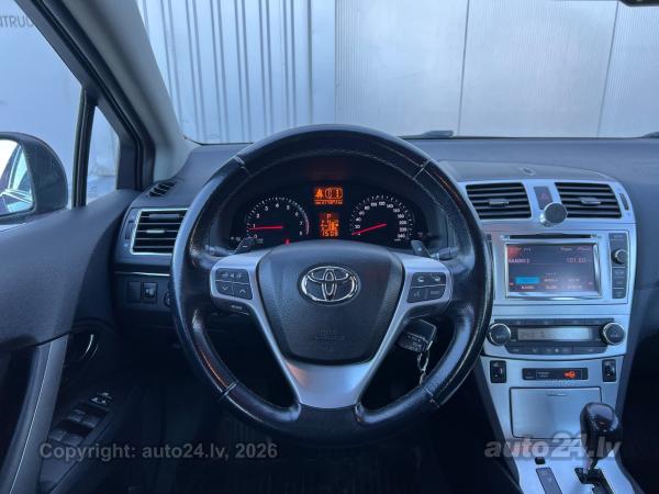 Красный Тойота Авенсис 2013 в Таллин, объемом двигателя 1.80 л и пробегом 223 тыс. км за 7200 €, фото 10 на AUTOMOTO.COM.LV