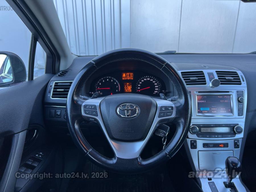 Красный Тойота Авенсис 2013 в Таллин, объемом двигателя 1.80 л и пробегом 223 тыс. км за 7200 €, фото 11 на AUTOMOTO.COM.LV