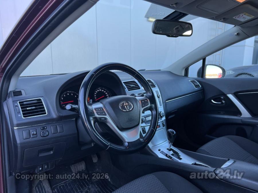 Красный Тойота Авенсис 2013 в Таллин, объемом двигателя 1.80 л и пробегом 223 тыс. км за 7200 €, фото 12 на AUTOMOTO.COM.LV