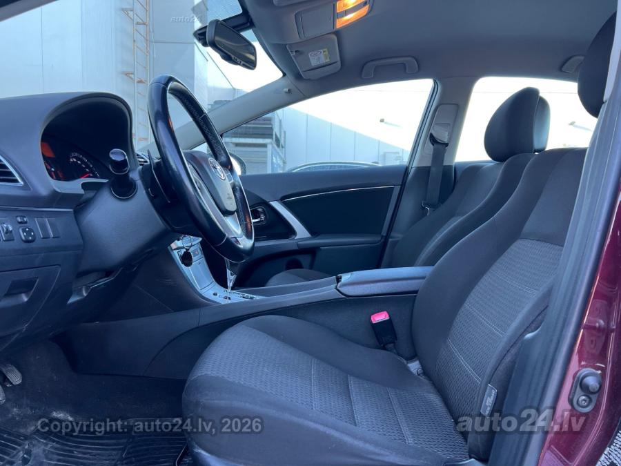 Красный Тойота Авенсис 2013 в Таллин, объемом двигателя 1.80 л и пробегом 223 тыс. км за 7200 €, фото 14 на AUTOMOTO.COM.LV