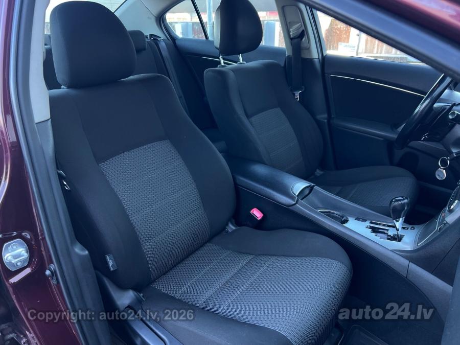 Красный Тойота Авенсис 2013 в Таллин, объемом двигателя 1.80 л и пробегом 223 тыс. км за 7200 €, фото 16 на AUTOMOTO.COM.LV