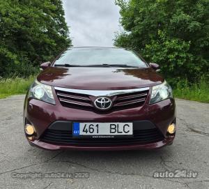 Красный Тойота Авенсис 2014 в Таллин, объемом двигателя 2.00 л и пробегом 177 тыс. км за 6990 €, фото 3 на AUTOMOTO.COM.LV