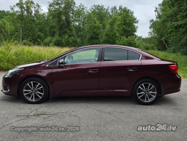 Sarkans Toyota Avensis 2014 Tallina, ar dzinēja tilpumu 2.00 L un nobraukumu 177 tūkst. km par 6990 €, foto 9 vietnē AUTOMOTO.COM.LV