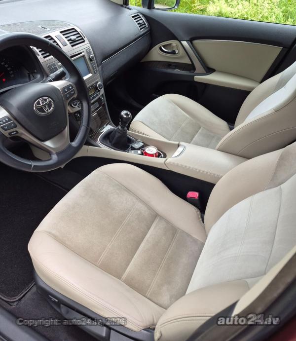 Sarkans Toyota Avensis 2014 Tallina, ar dzinēja tilpumu 2.00 L un nobraukumu 177 tūkst. km par 6990 €, foto 10 vietnē AUTOMOTO.COM.LV
