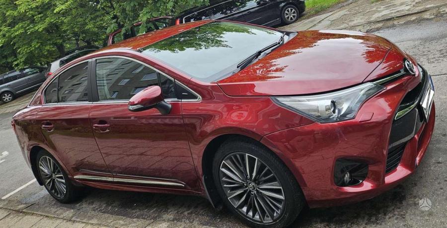Sarkans Toyota Avensis 2017 Viļņa, ar dzinēja tilpumu 1.80 L un nobraukumu 44 tūkst. km par 15500 €, foto 1 vietnē AUTOMOTO.COM.LV
