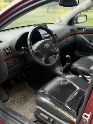 Красный Тойота Авенсис 2003 в Вильнюс, объемом двигателя 2.00 л и пробегом 362 тыс. км за 930 €, фото 6 на AUTOMOTO.COM.LV