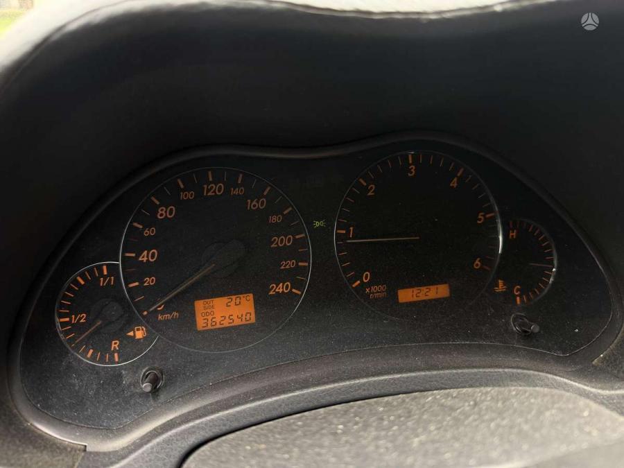 Красный Тойота Авенсис 2003 в Вильнюс, объемом двигателя 2.00 л и пробегом 362 тыс. км за 930 €, фото 15 на AUTOMOTO.COM.LV
