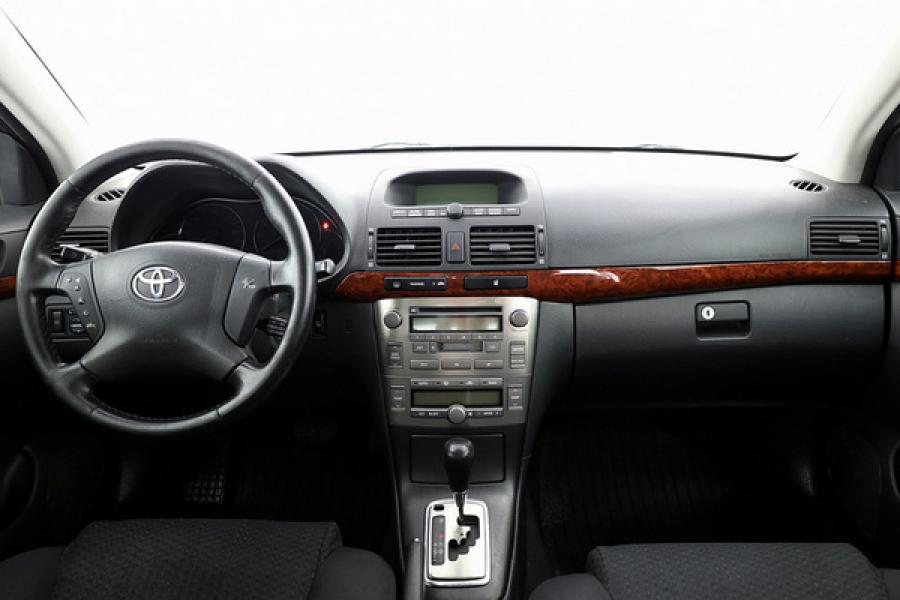 Red Toyota Avensis 2004 in Tallinn, with an engine capacity of 2.00 L and mileage of 316 thousand km for 1099 €, photo 6 on AUTOMOTO.COM.LV