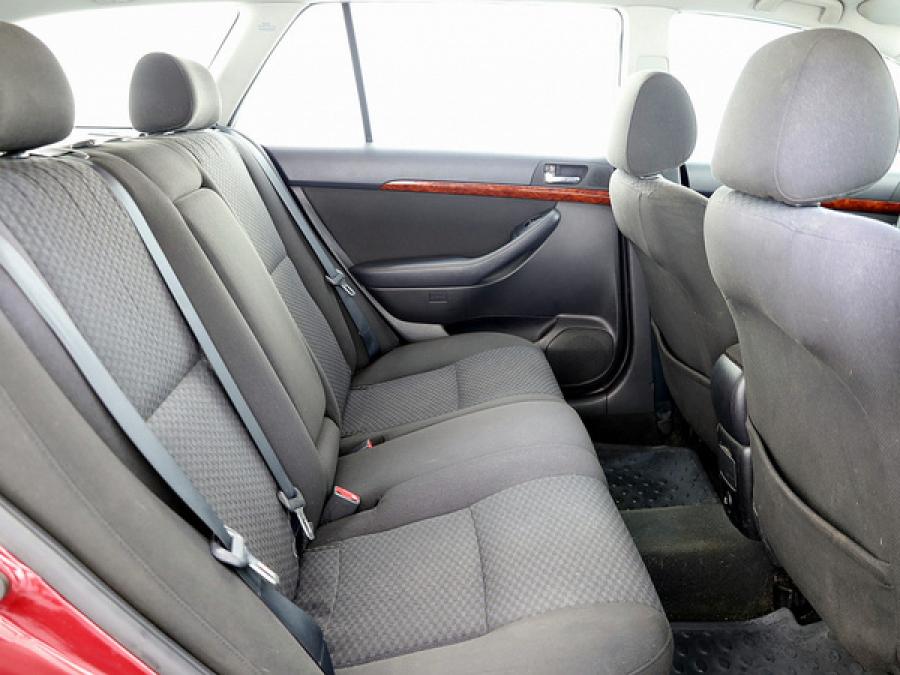 Red Toyota Avensis 2004 in Tallinn, with an engine capacity of 2.00 L and mileage of 316 thousand km for 1099 €, photo 8 on AUTOMOTO.COM.LV