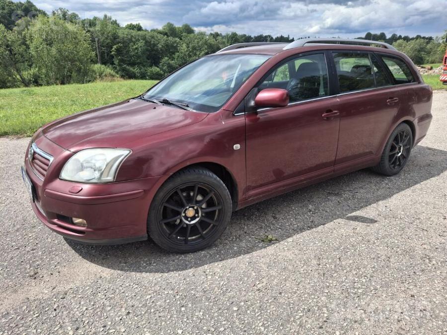 Красный Тойота Авенсис 2006 в Валмиера, объемом двигателя 1.80 л и пробегом 307 тыс. км за 1200 €, фото 3 на AUTOMOTO.COM.LV