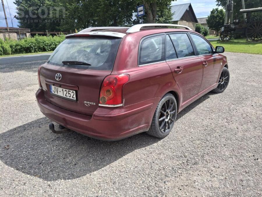 Red Toyota Avensis 2006 in Valmiera, with an engine capacity of 1.80 L and mileage of 307 thousand km for 1200 €, photo 5 on AUTOMOTO.COM.LV