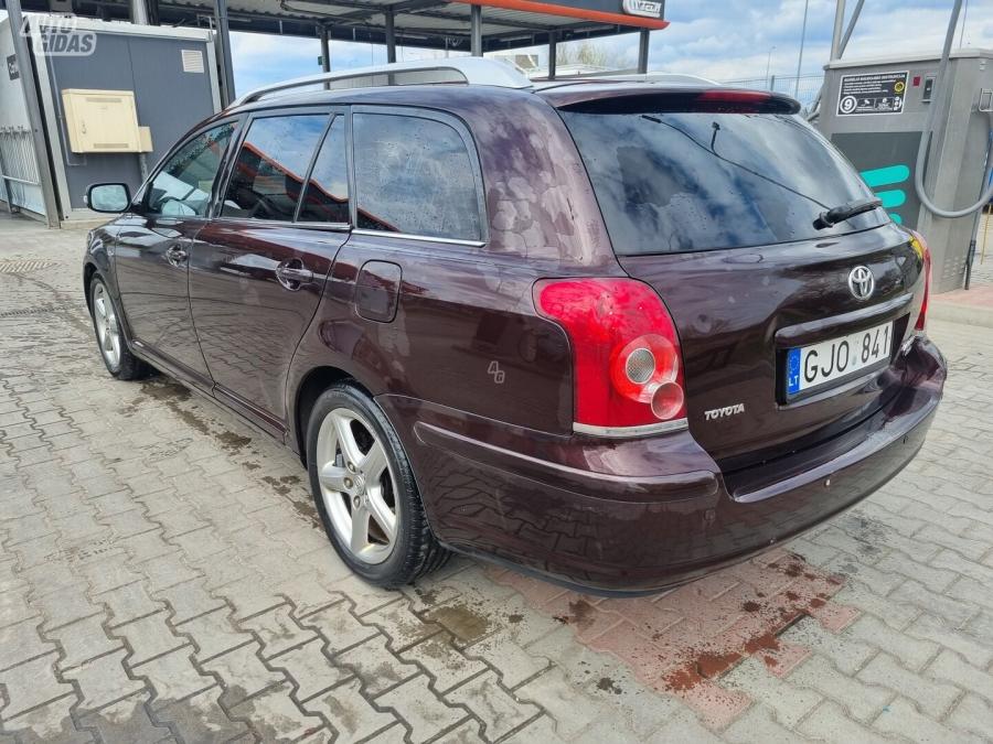 Red Toyota Avensis 2007 in Kaunas, with an engine capacity of 2.20 L and mileage of 331 thousand km for 1799 €, photo 5 on AUTOMOTO.COM.LV