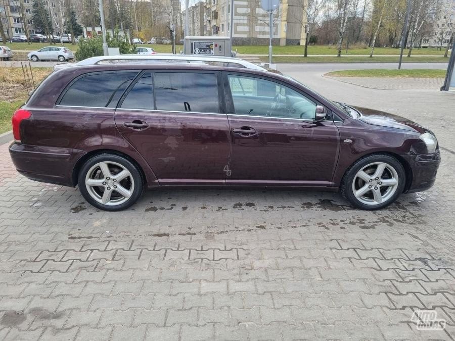 Red Toyota Avensis 2007 in Kaunas, with an engine capacity of 2.20 L and mileage of 331 thousand km for 1799 €, photo 7 on AUTOMOTO.COM.LV